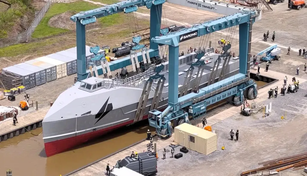 Voici le bateau-drone Corsair qui a repêché l'équipage Apache abattu du ...