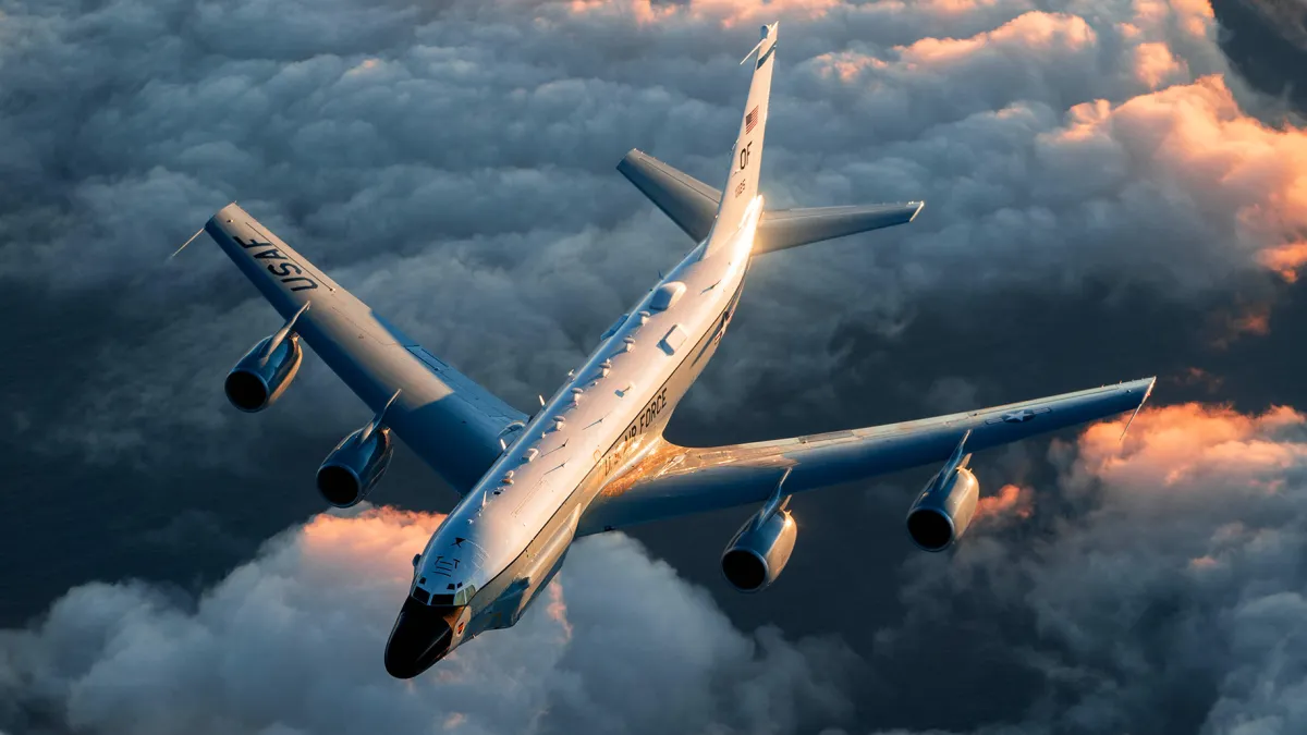 Les joints de rivets RC-135 pourraient contrôler les drones pour ...